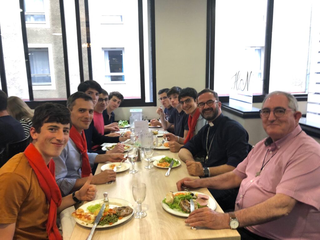 Pèlerinage diocésain à Lourdes - Institution Saint-Joseph Tassin la ...