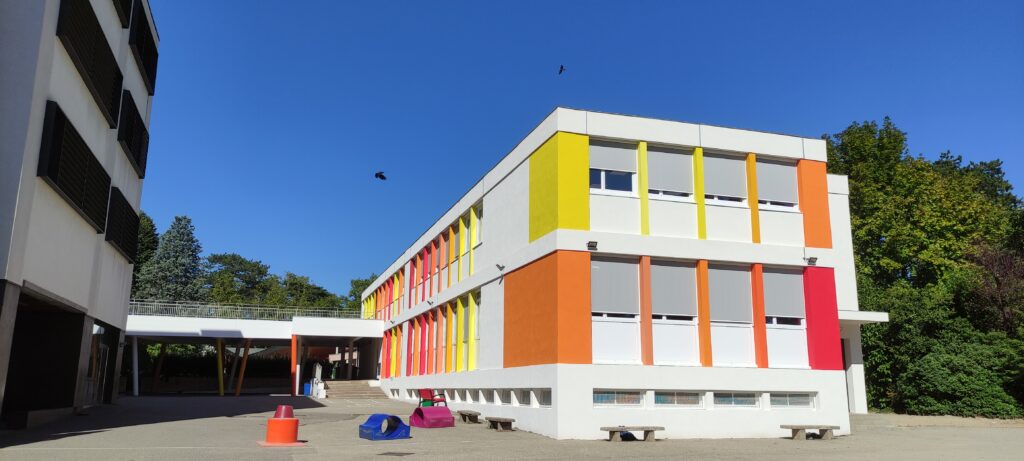 Le Petit Poucet retrouve ses couleurs ! - Institution Saint-Joseph ...