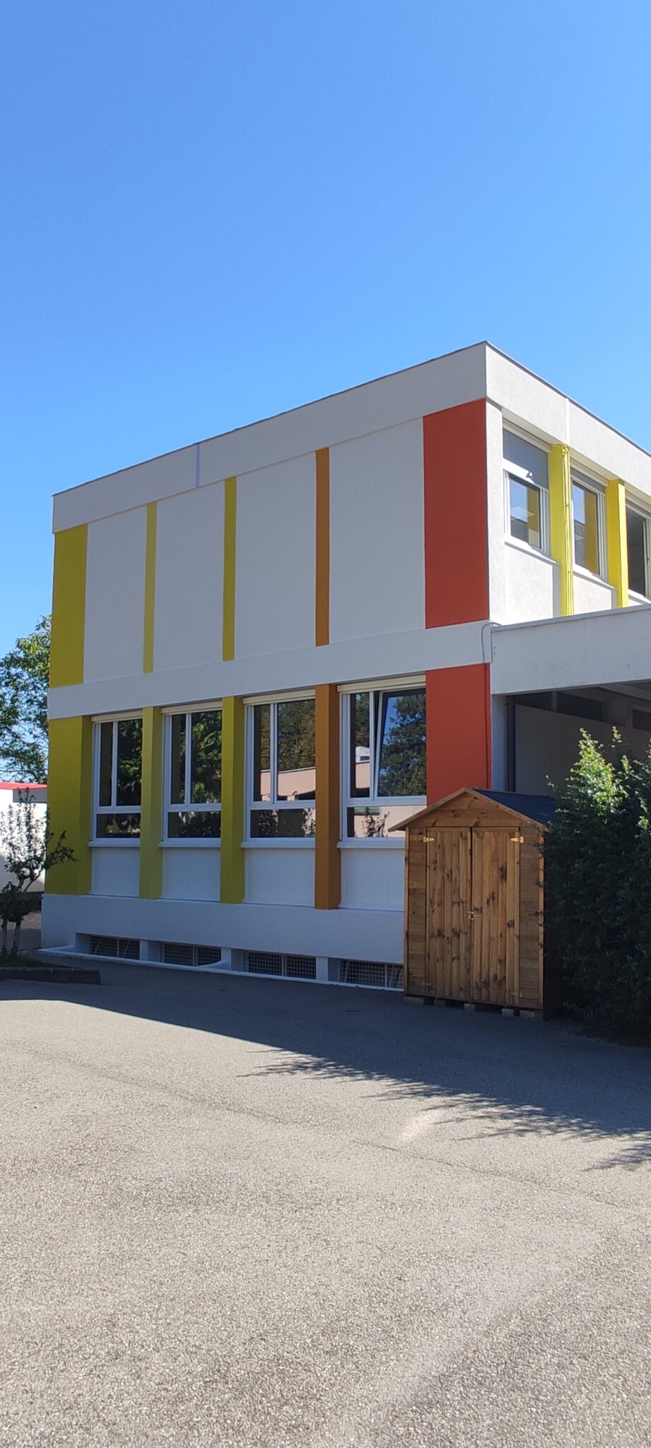 Le Petit Poucet retrouve ses couleurs ! - Institution Saint-Joseph ...