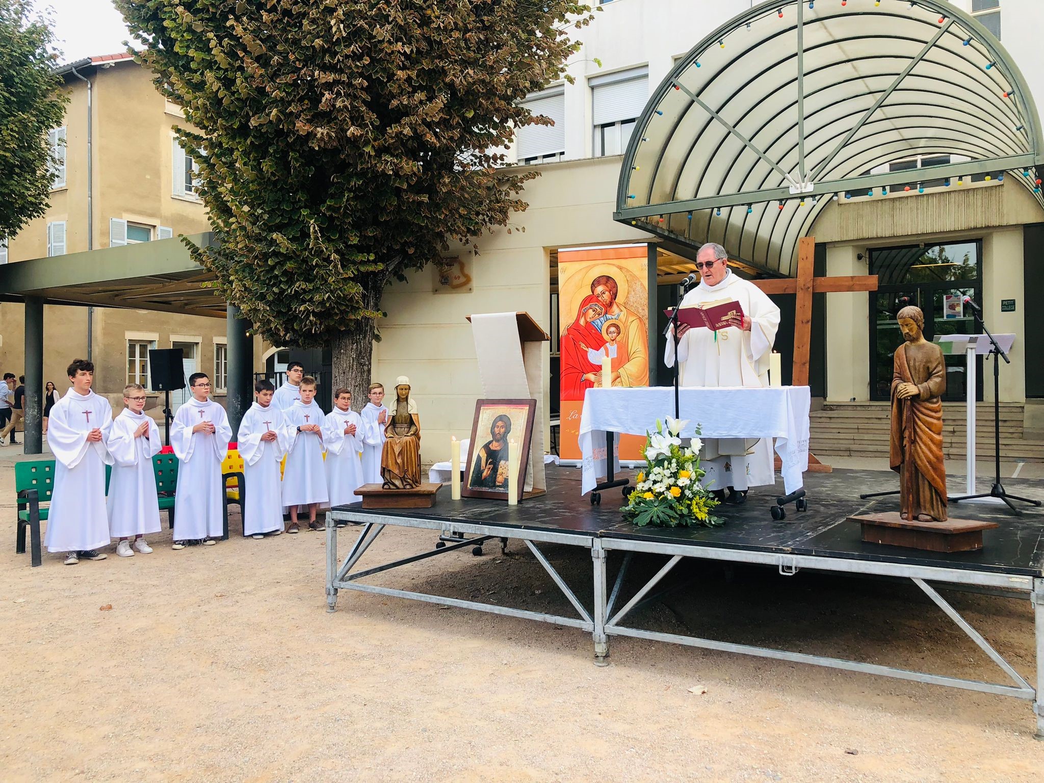 Quelques photos de la messe de rentrée... - Institution Saint-Joseph ...